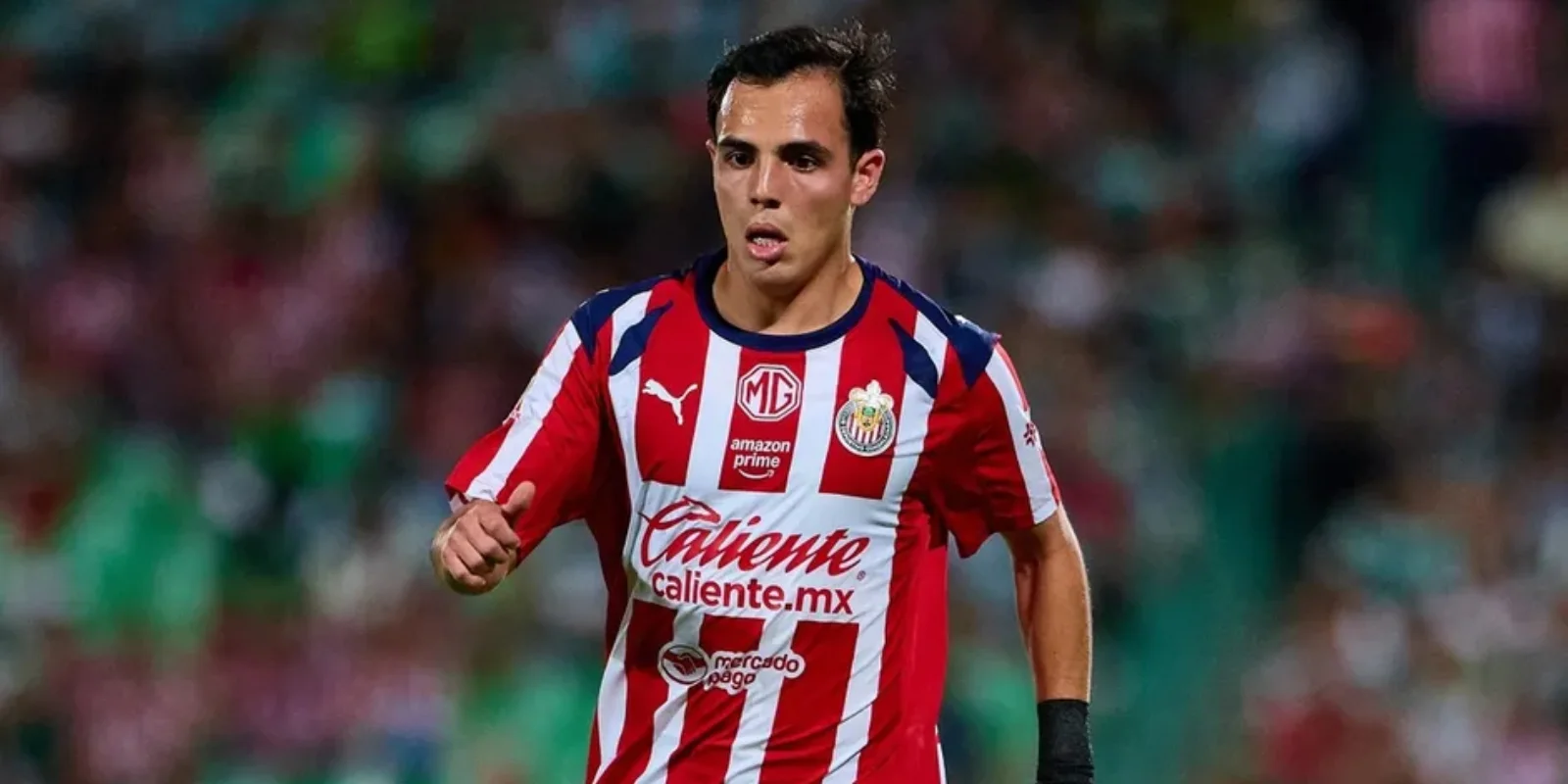 Tras una larga reunión en Chivas, revelan el futuro de Hugo Camberos ...