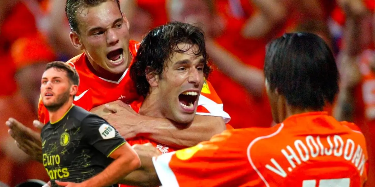 Ex delantero neerlandés revela por qué vale la pena ver jugar a Santi Giménez