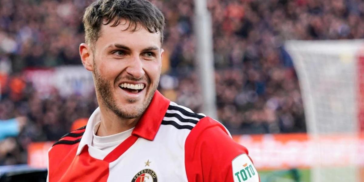 Santi Gimenez anotó de penal con el Feyenoord en su partido número 100 ...