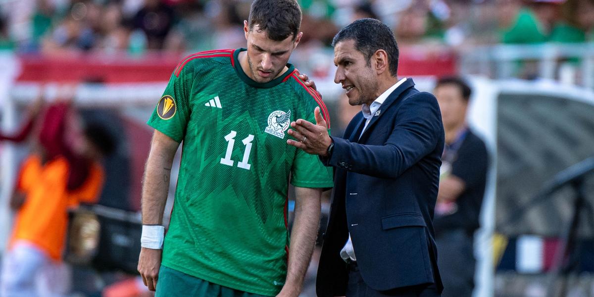 En pleno México vs Venezuela, Lozano revela el destino que tendría ...